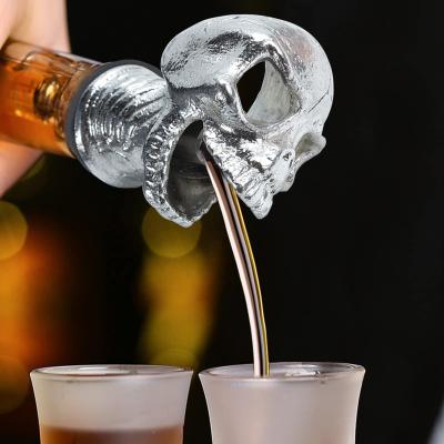 China Acessórios de vinho de aço inoxidável 304 Crânio de vinho Pourer Metal para Halloween presente for sale