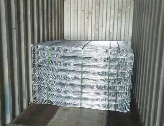 Welded Wire Fence from PVC Coated or Galvanized Weld Wire Panels 1